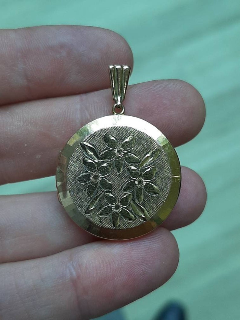 A Vintage 9ct Gold Locket - Etsy