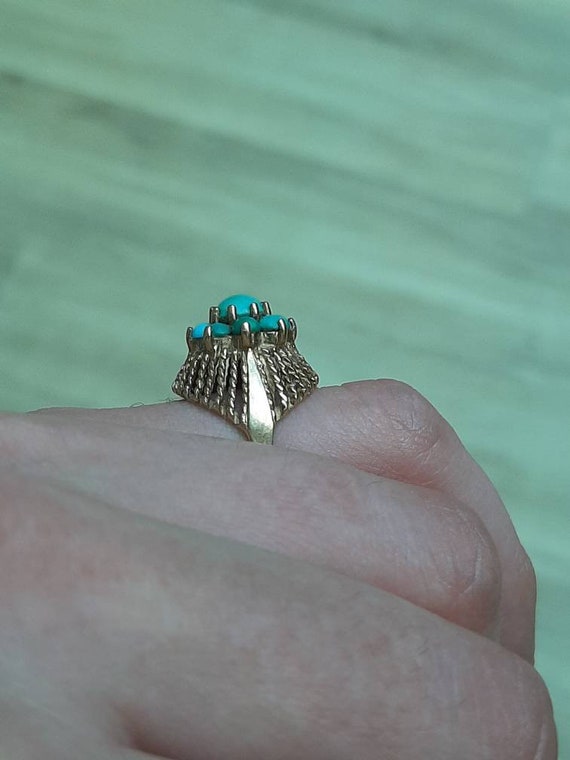 A 9ct gold vintage turquoise cluster ring - Gem