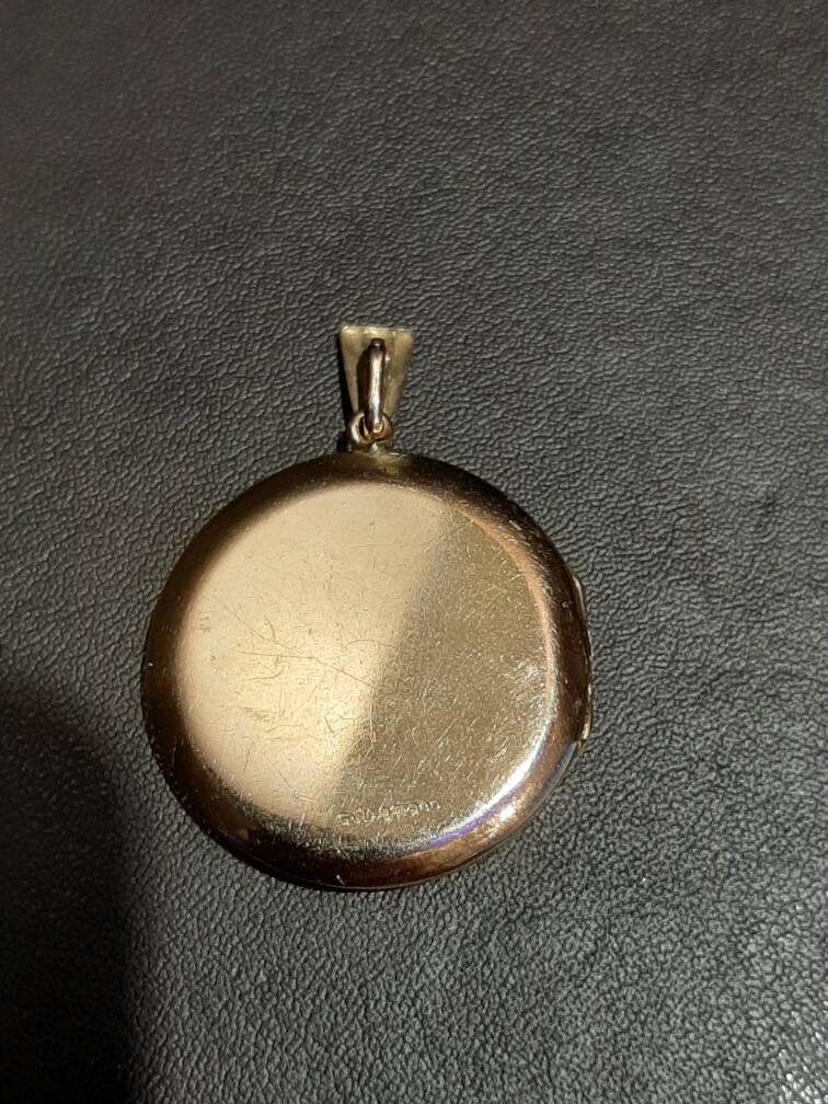 A Vintage 9ct Gold Locket - Etsy