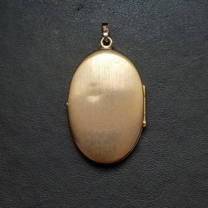 A Vintage 9ct Gold Locket - Etsy