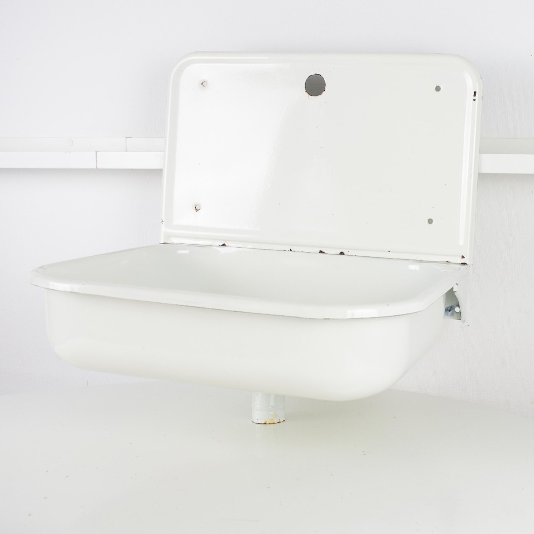 Vintage White Enamel Sink. Retro Metal Farmhouse Sink. White Shabby ...