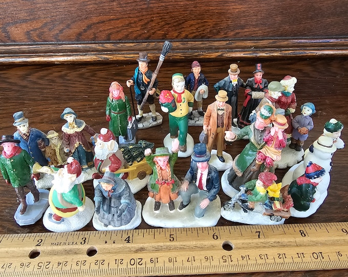 18pc Christmas Village People Figurines Vintage Miniature Holiday ...