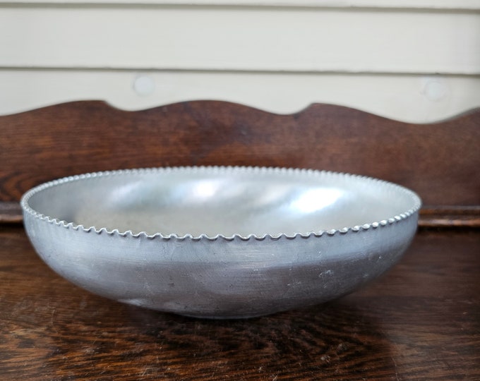 Vintage Aluminum Hand Forged Bowl 10" Crimped Edge Hammered Engraved ...
