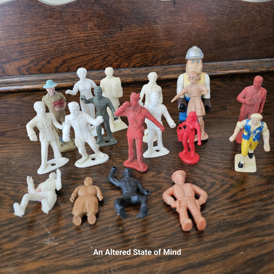 20 Vintage Plastic People Toys, Small Found Objects, Assemblage Art ...