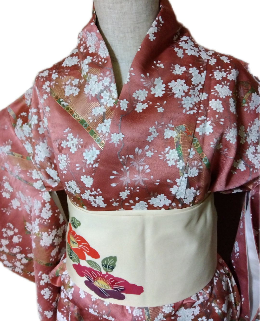 Beautiful Sakura Pattern Kimono / Silk - Etsy