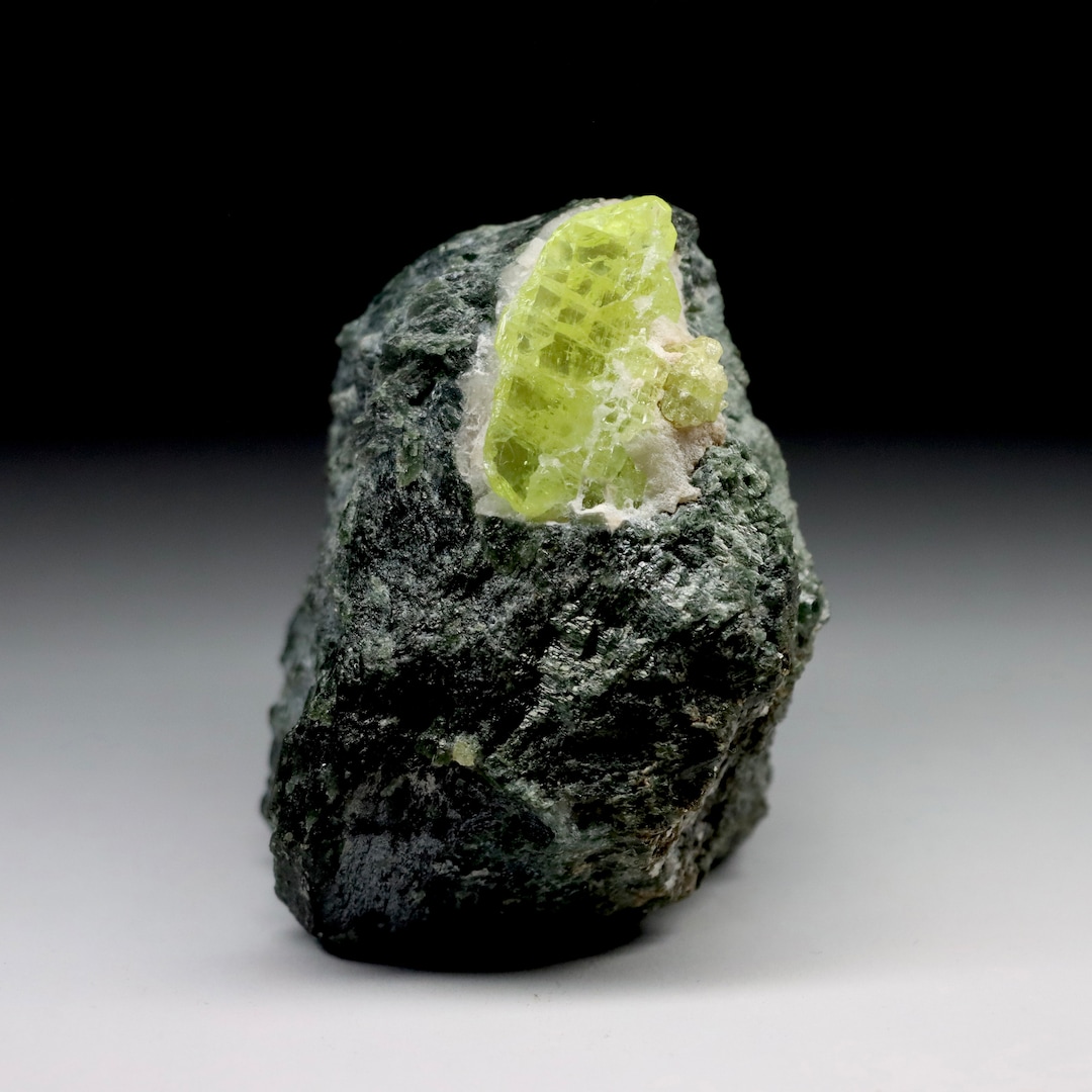 Chrysoberyl in Diopside Matrix |rare Mineral Rare Crystal Sixling Twins Natural Chrysoberyl ...
