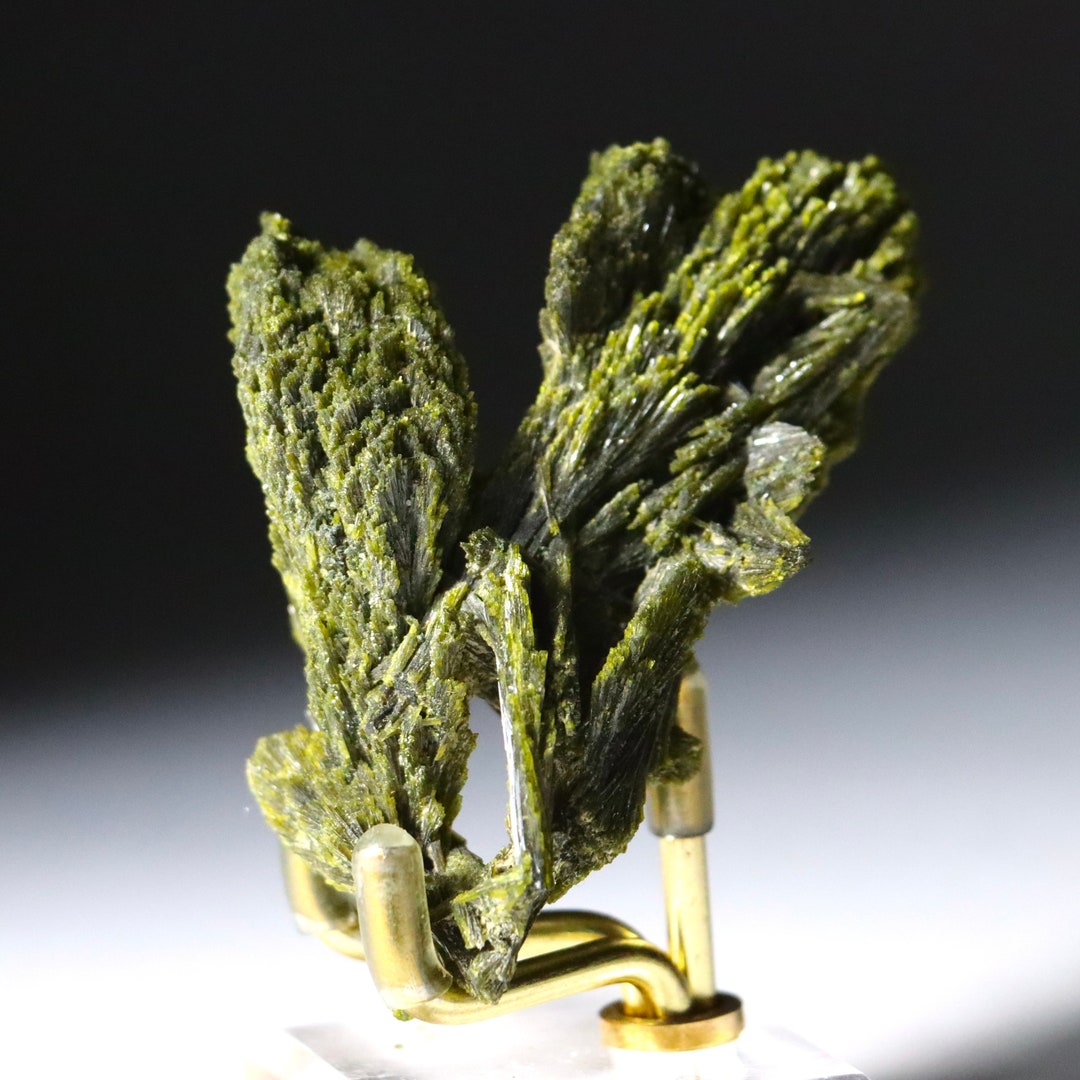Natural Epidote Fan Rare Mineral Specimen Rare Crystal Collection ...