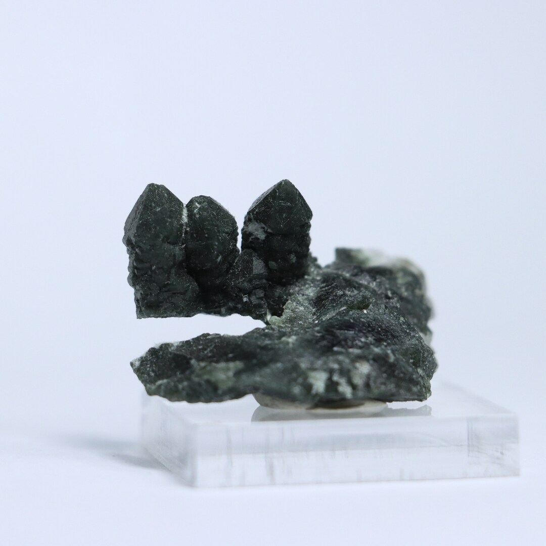 Hedenbergite in Quartz | Natural Quartz Gemstone Quartz Point Crystal ...