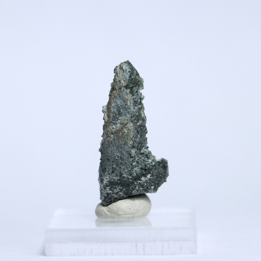 Hedenbergite in Quartz Natural Quartz Gemstone Quartz Point Crystal ...