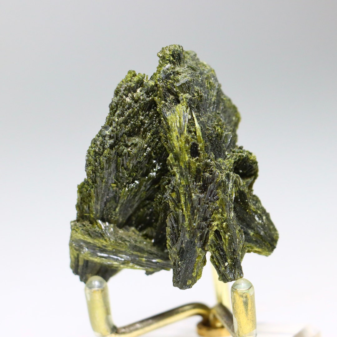 Natural Epidote Fan | Rare Mineral Specimen Rare Crystal Collection ...