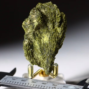 Natural Epidote Fan | Rare Mineral Specimen Rare Crystal Collection ...