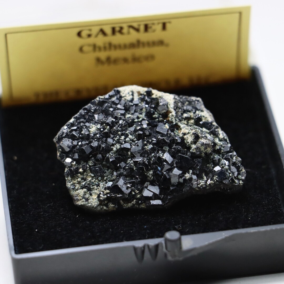 Natural Mexican Garnet on Matrix | Green Garnet Tsavorite Gemstone ...