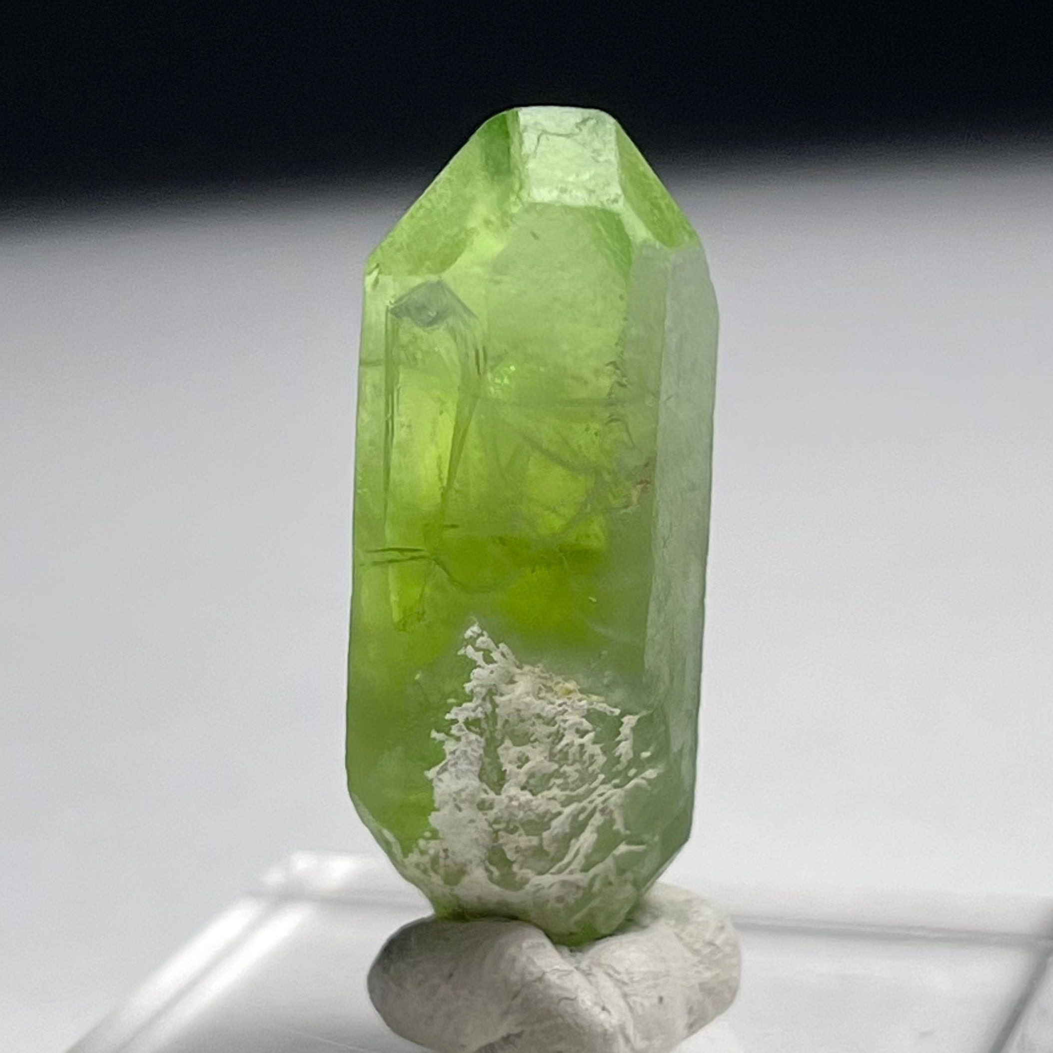 High Grade Natural Peridot Crystal Raw Peridot Mineral - Etsy Singapore