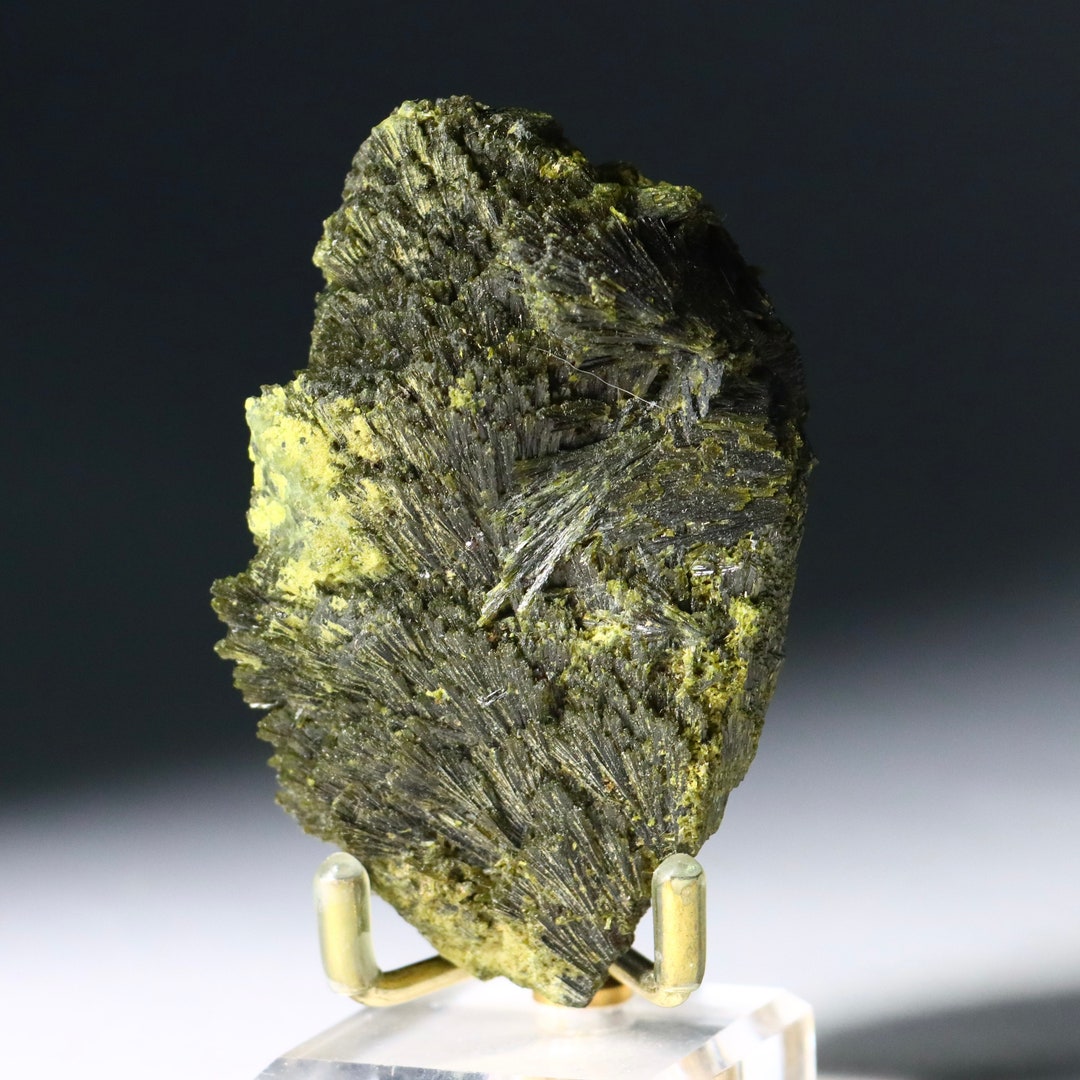 Natural Epidote Fan | Rare Mineral Specimen Rare Crystal Collection ...