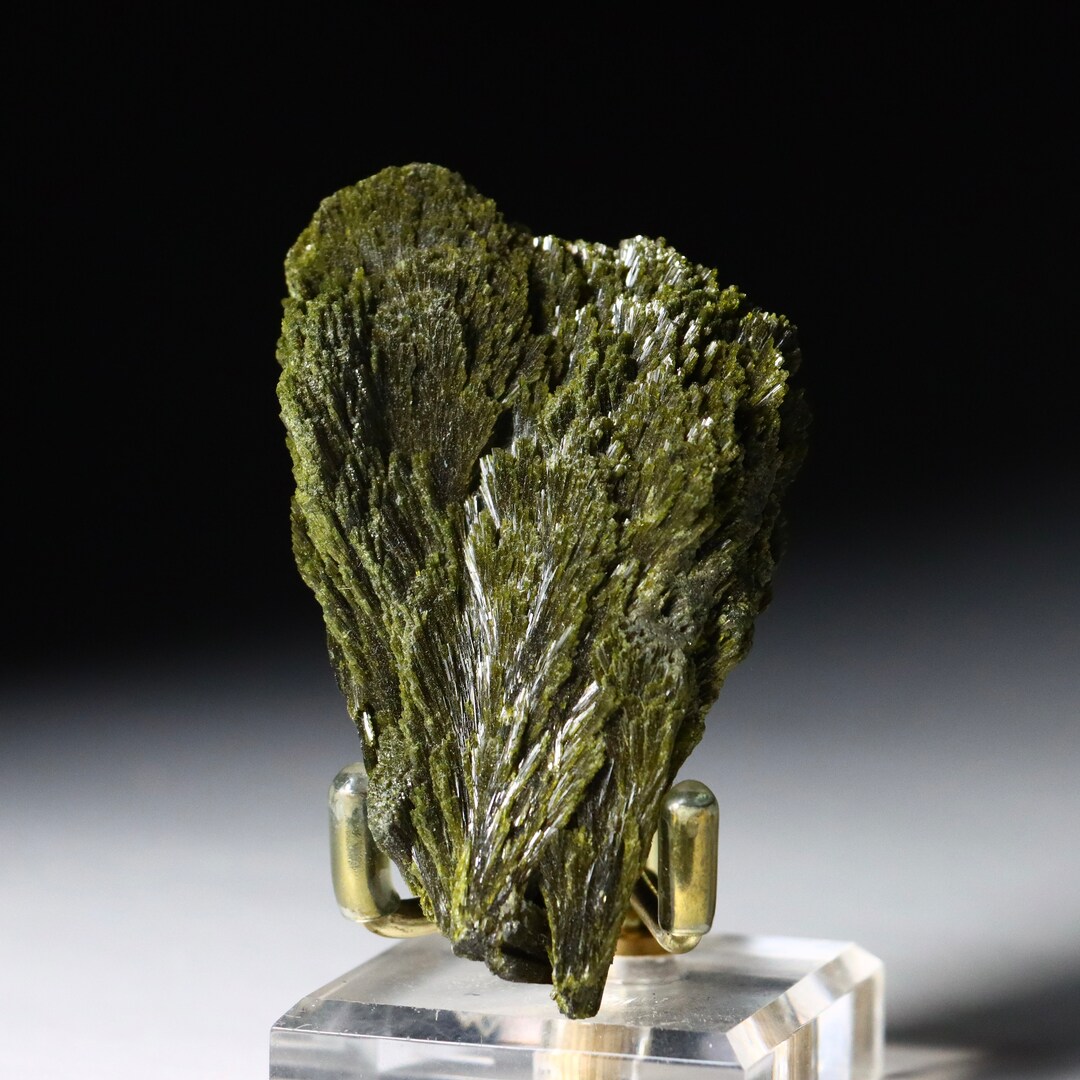 Natural Epidote Fan Rare Mineral Specimen Rare Crystal Collection ...