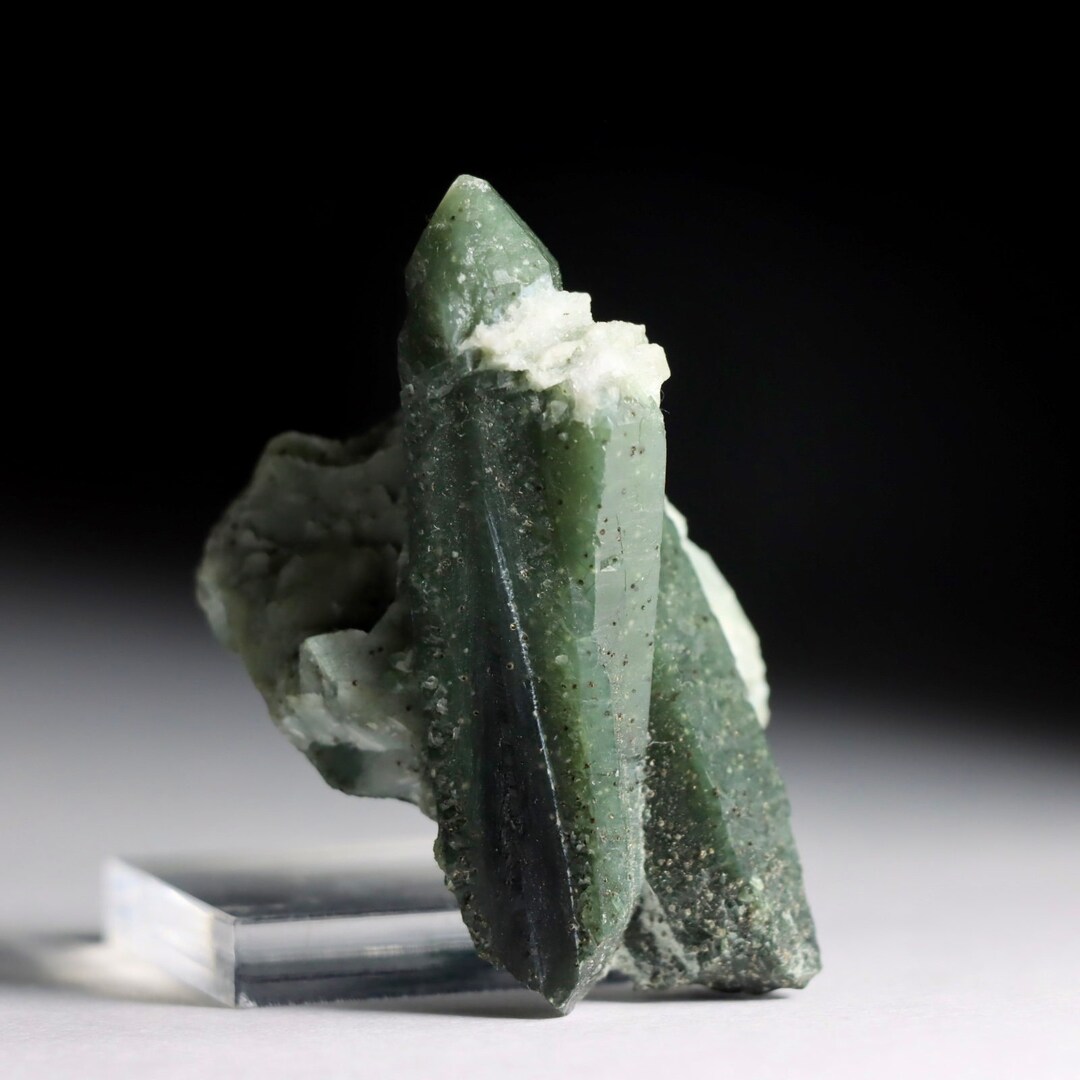 Hedenbergite in Quartz | Natural Quartz Gemstone Quartz Point Crystal ...