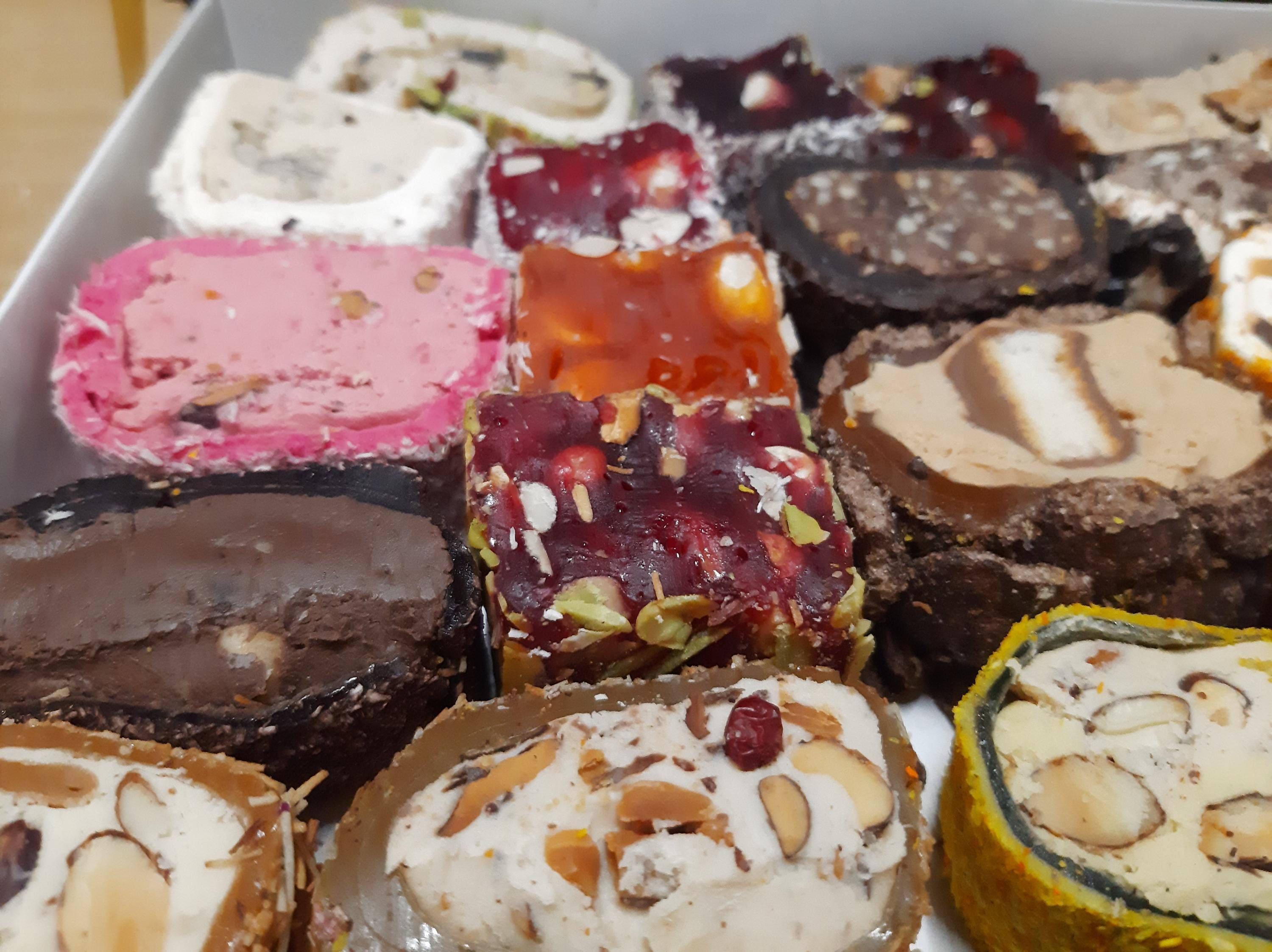 Gourmet Turkish Delight Lokum Gift Box, Assorted Flavors (approx 1kg ...