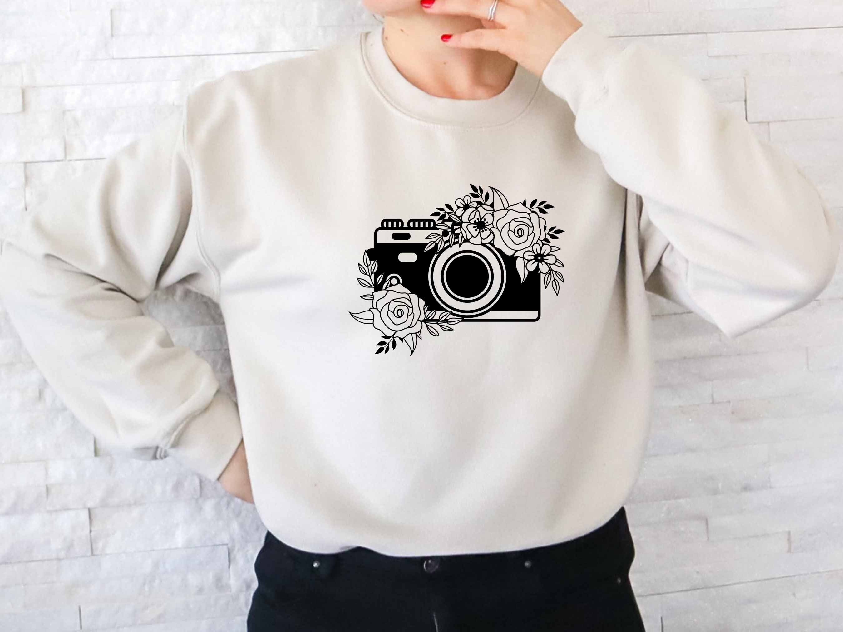Floral Camera Svg| Vintage Camera Svg| Cute Camera With Flowers Svg ...