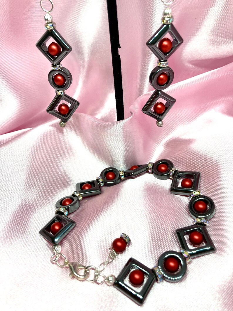 Hematite Squares and Circles With Rouge Pearl/.bracelet Set/ Set De ...