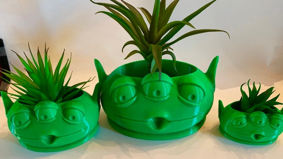 Home & Living Home Décor Toy Story Alien air plant magnet/ Alien ...