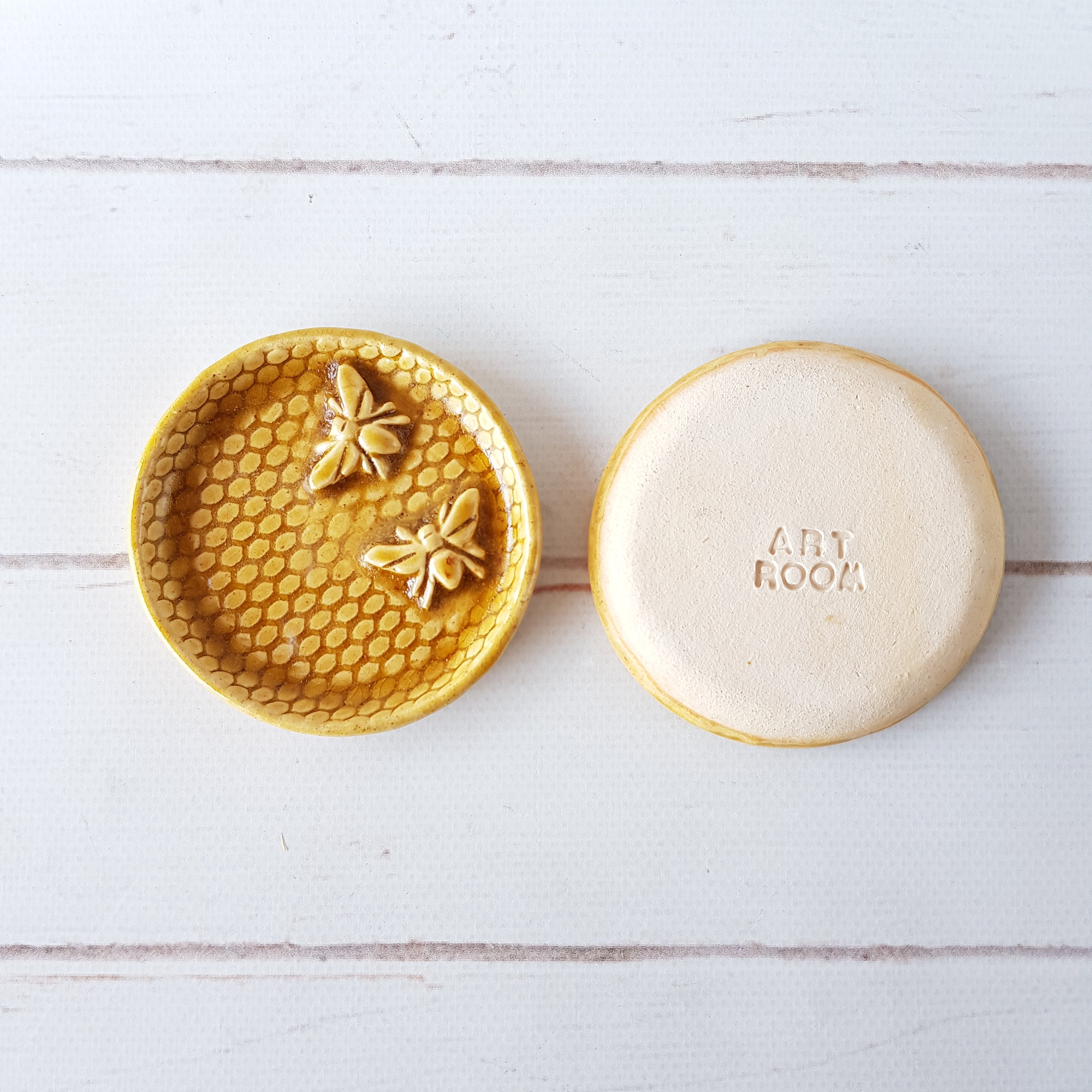 Bee with honeycomb jewelry dish Ceramic jewelry tray Ceramic | Etsy