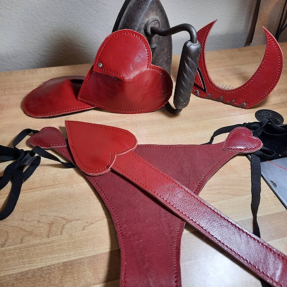 Get your heart on with my devilish outfit. Buffalo for the | Etsy