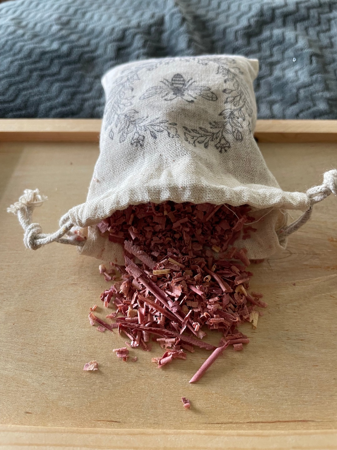 Eco Friendly Natural Aromatic Cedar Sachet - for Fresh and Fragrant ...