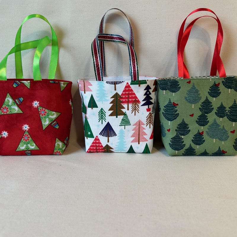 Small Gift Bags - 60+ Gift Ideas for 2024