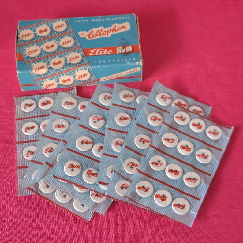 Button Box With 9 Old Linen Button Cards. All in Cellophane. 12 Buttons ...