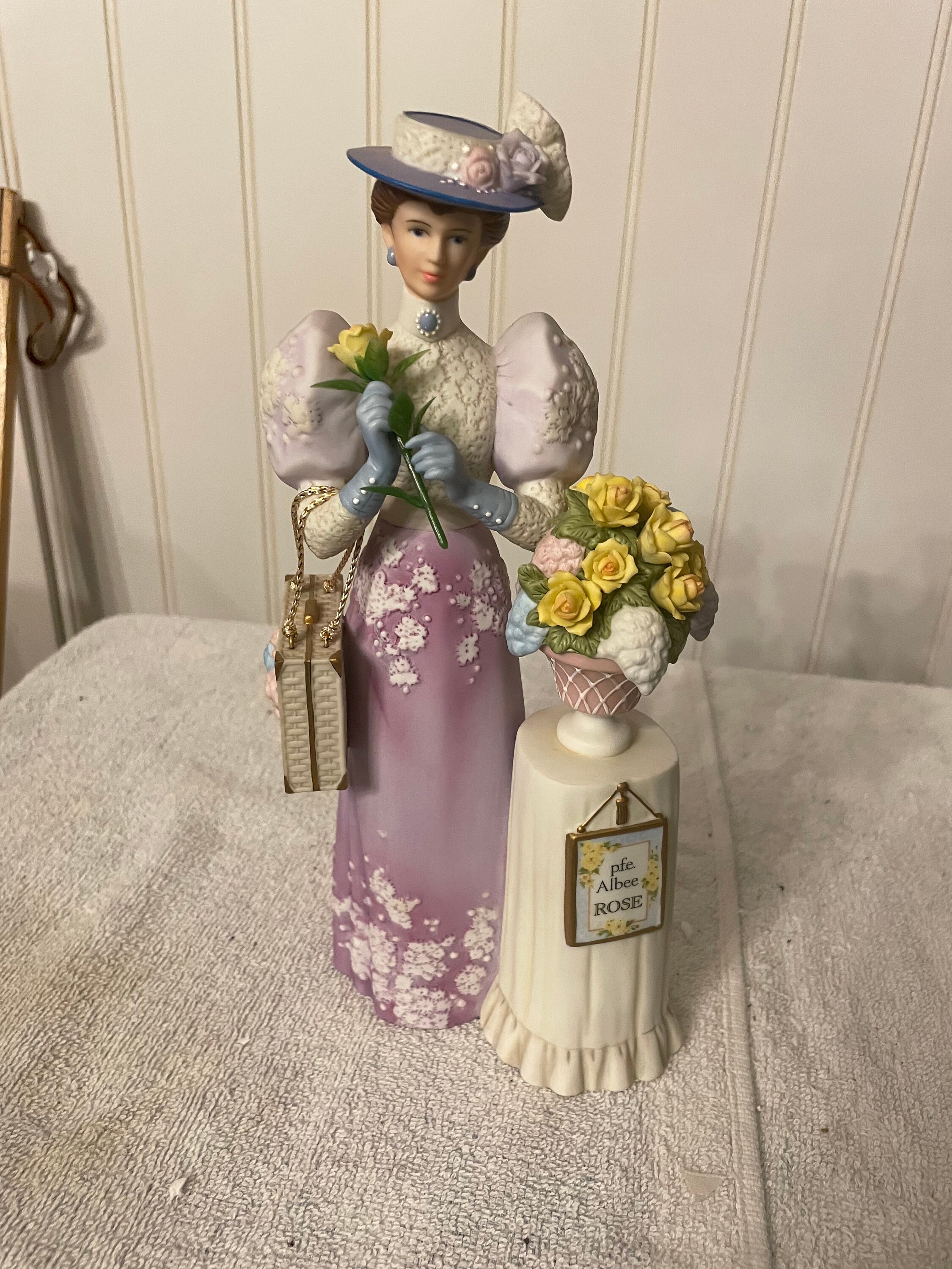 Mrs.albee Figurine - Etsy