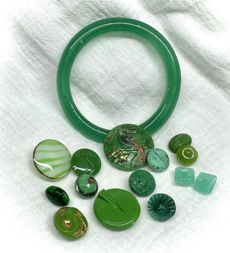 Vintage and Antique Green Glass Buttons - Etsy