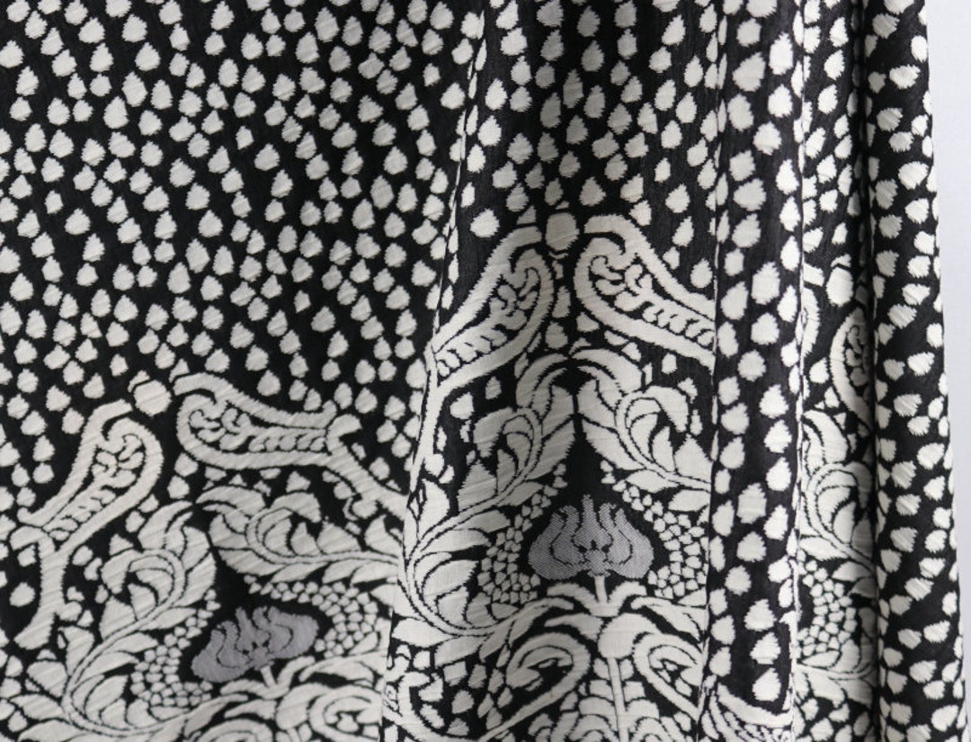 58/60" Black-ivory Lotus With Dots Cotton/polyester/spandex Knit Fabric ...