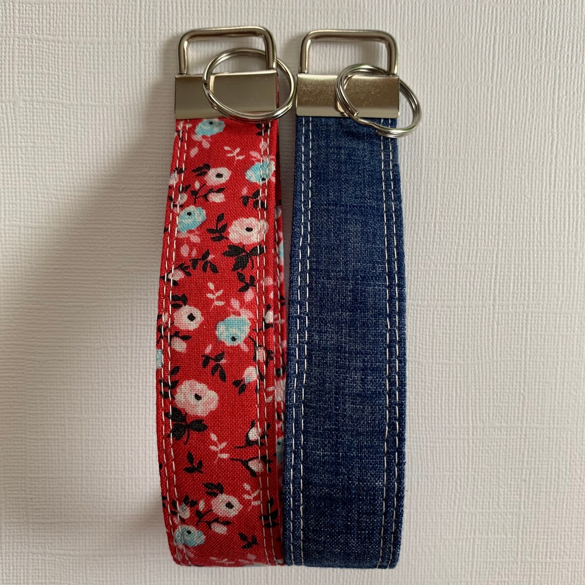 Red Floral Denim Key Fob Set Fabric Key Fob Set Wristlet Etsy red-floral-denim-key-fob-set-fabric-key-fob-set-wristlet-etsy