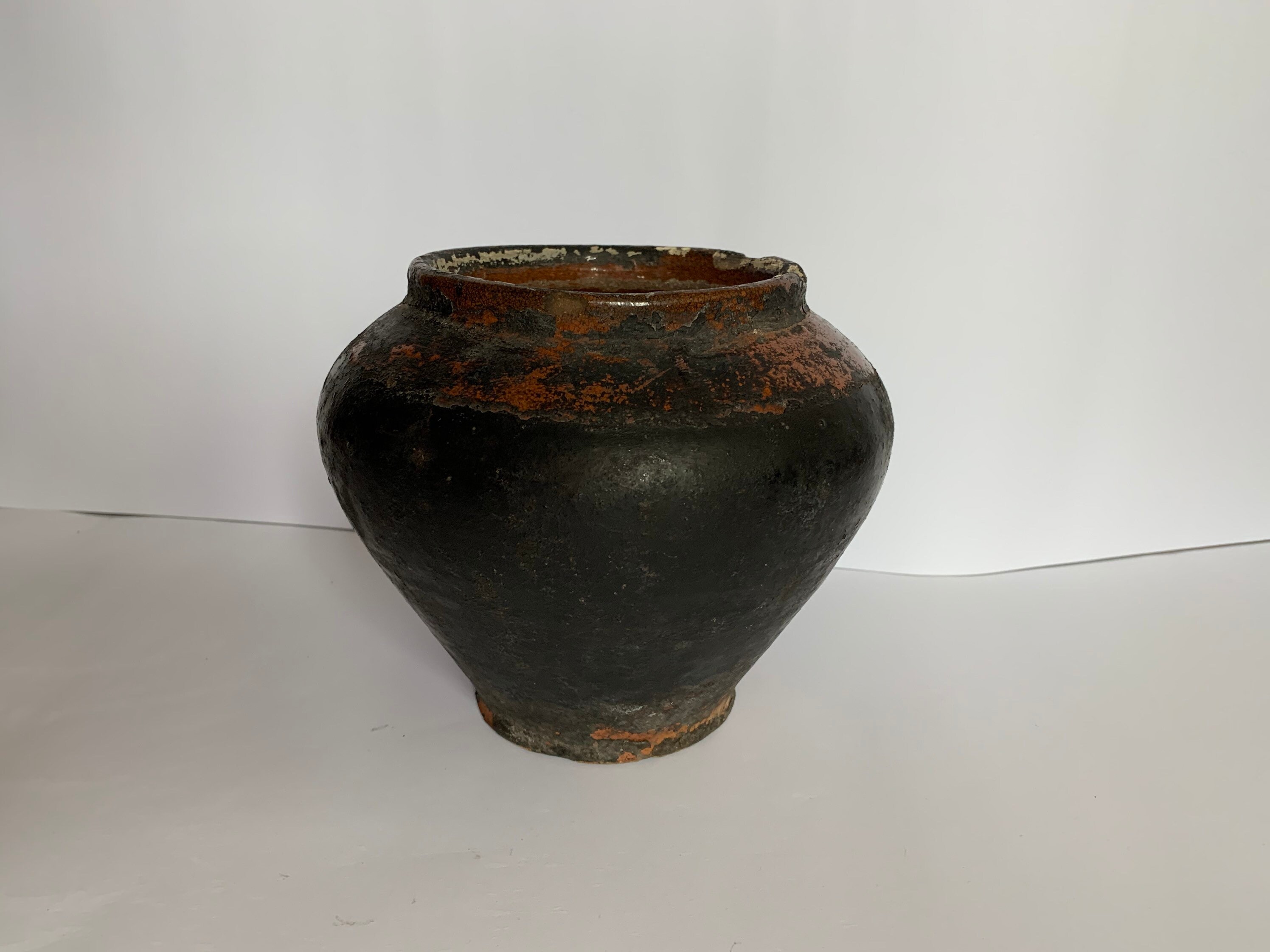 Antiker alter Tontopf, Wabi Sabi Gefäß, rustikale Tonvase, antikes ...