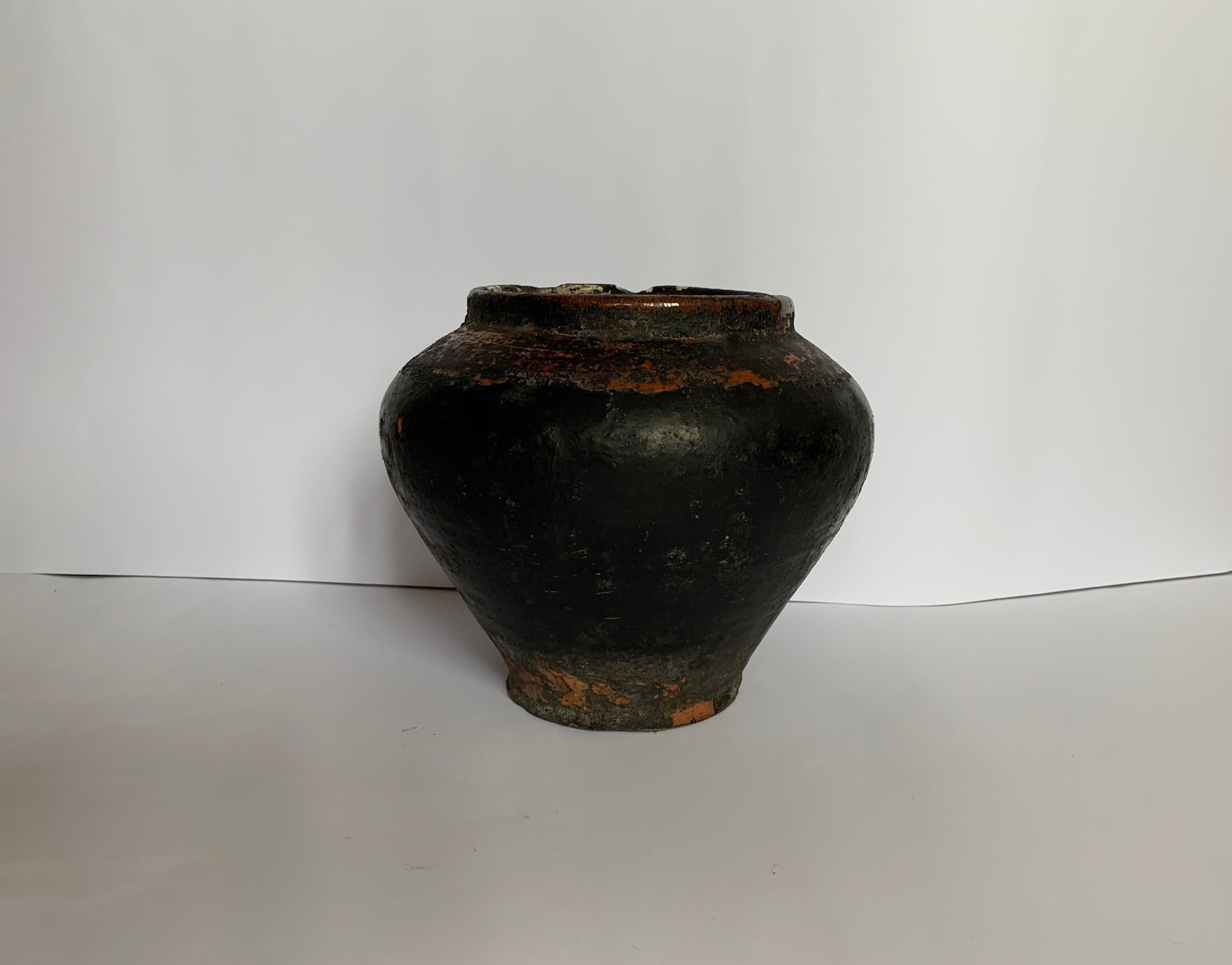 Antiker alter Tontopf, Wabi Sabi Gefäß, rustikale Tonvase, antikes ...