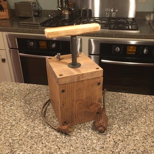 TNT Blasting Machine. Lamp Switch. Dynamite Blaster- Gadgets for Men ...