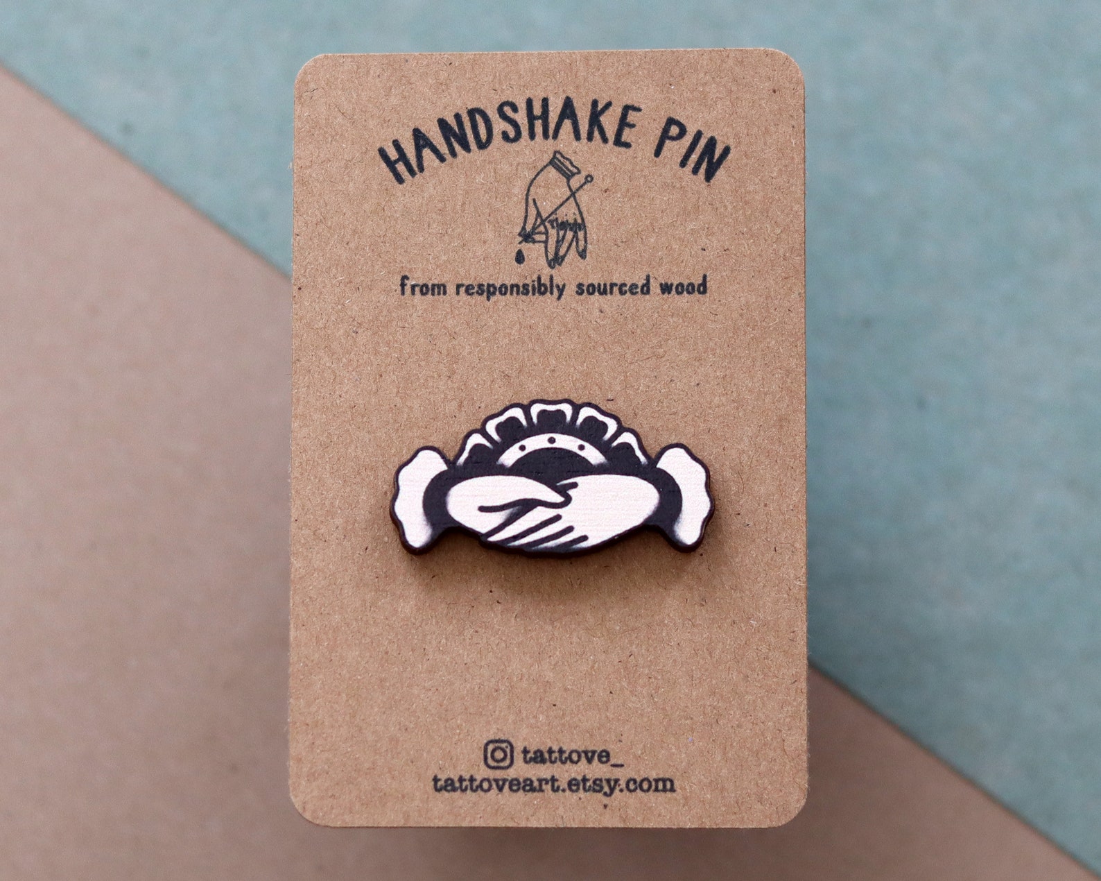 HANDSHAKE PIN Wooden Brooch Traditional Tattoo Design Classic Tattoo ...