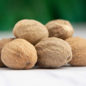Organic Nutmeg Whole or Powdered Nutmeg Spice for Cooking Baking ...