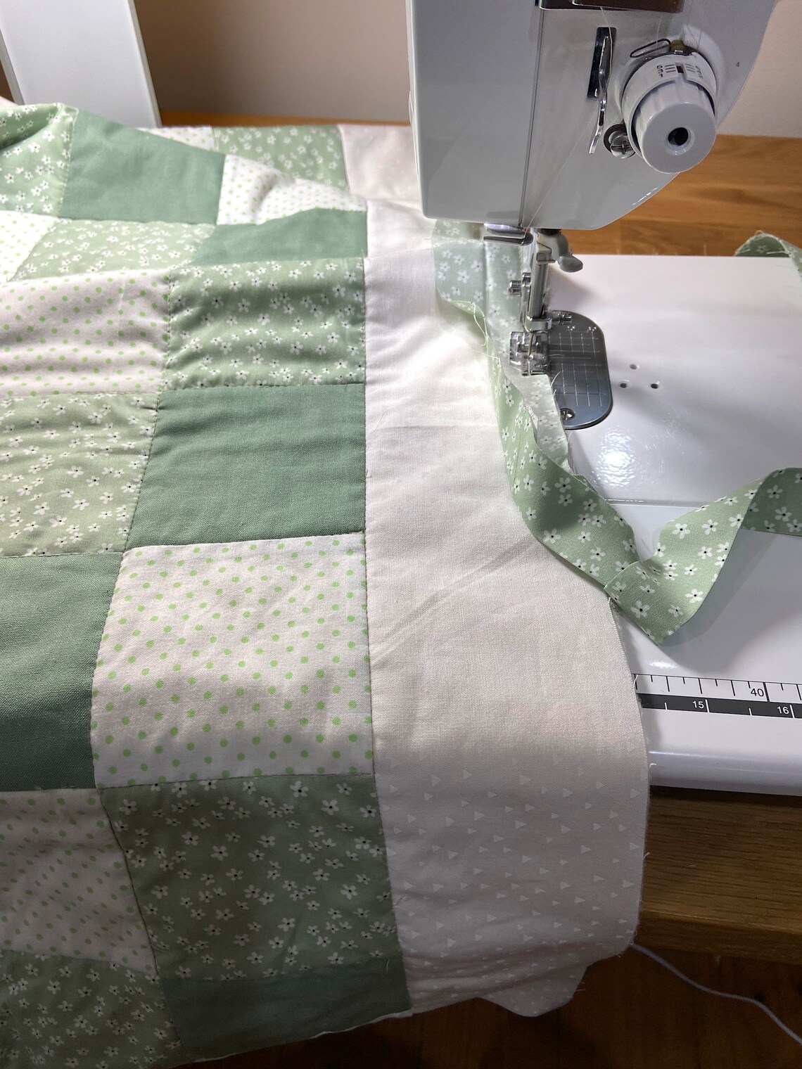 Sage and Daisies Baby Quilt - Etsy