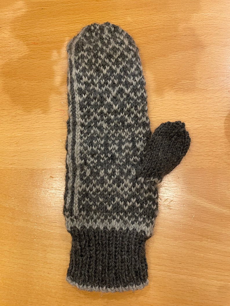Northfield Mittens Knitting Pattern: Nordic Snowflake Colorwork ...