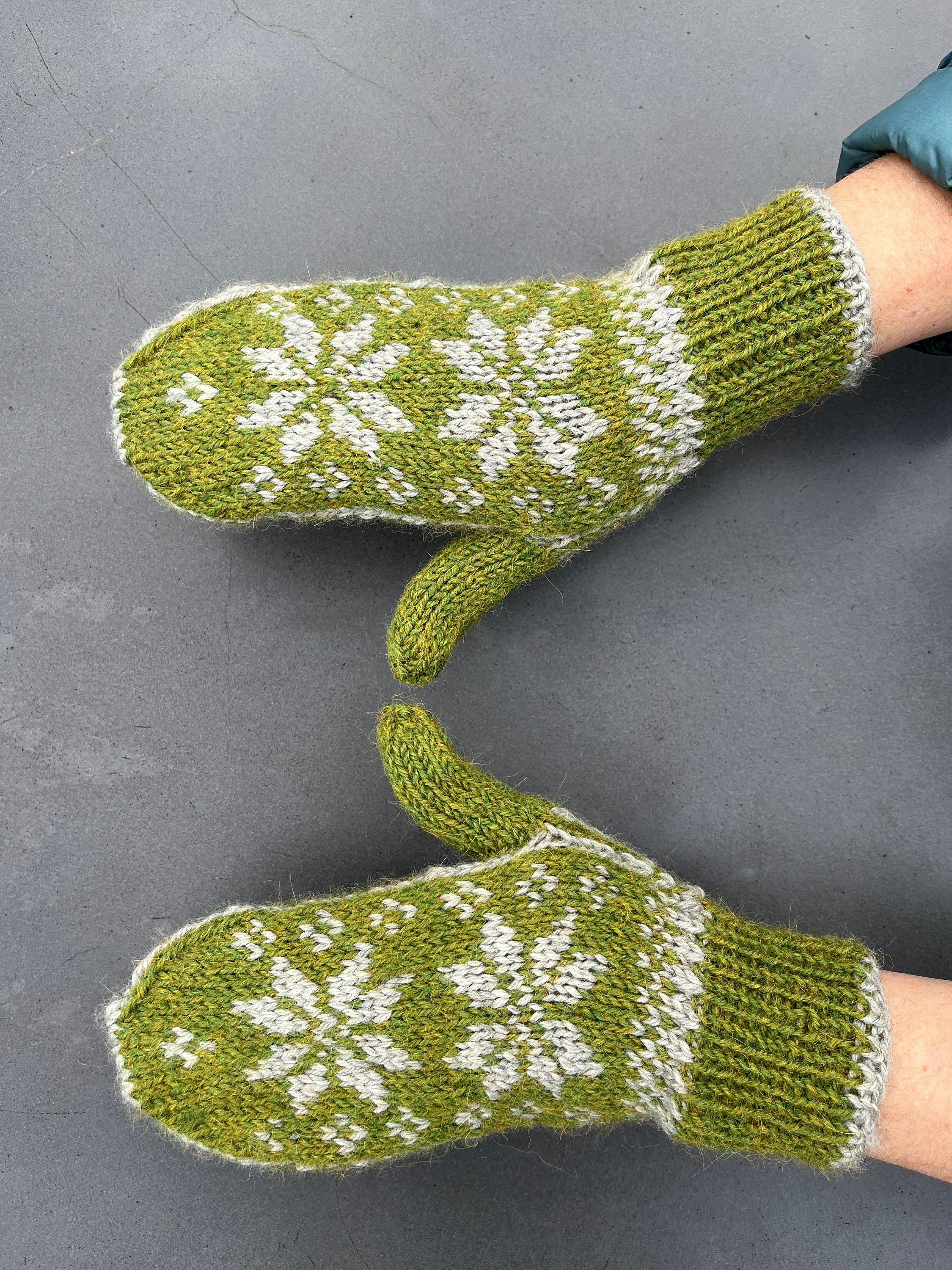 Northfield Mittens Knitting Pattern: Nordic Snowflake Colorwork ...