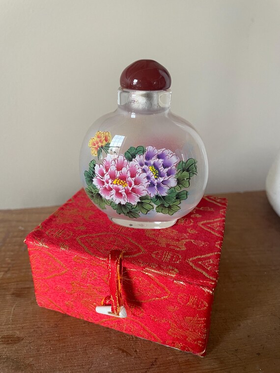 Chinese Reverse Painted Glass Snuff Bottle with Two-s… - Gem