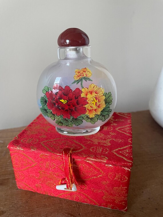 Chinese Reverse Painted Glass Snuff Bottle with Two-s… - Gem