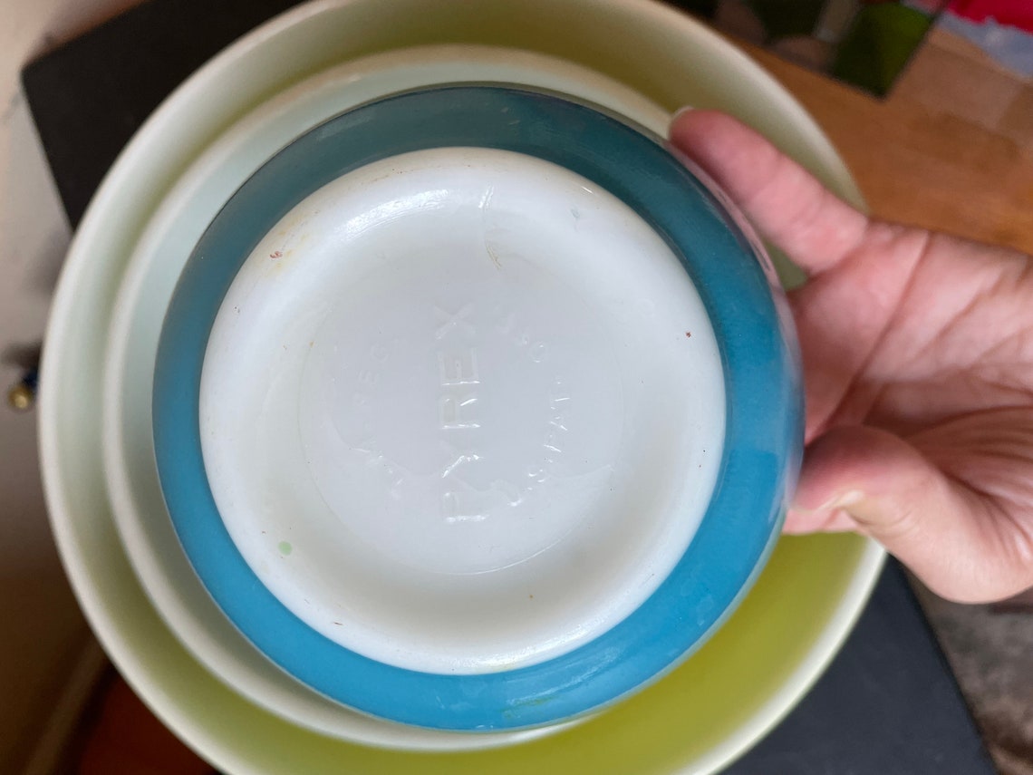 Vintage Pyrex Primary Color Nesting Mixing Bowls Set of 3 Yellow Green ...