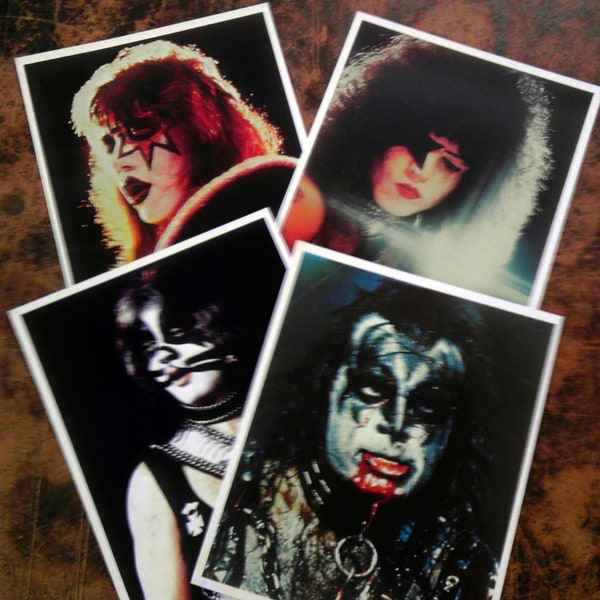 Kiss Poster - Etsy