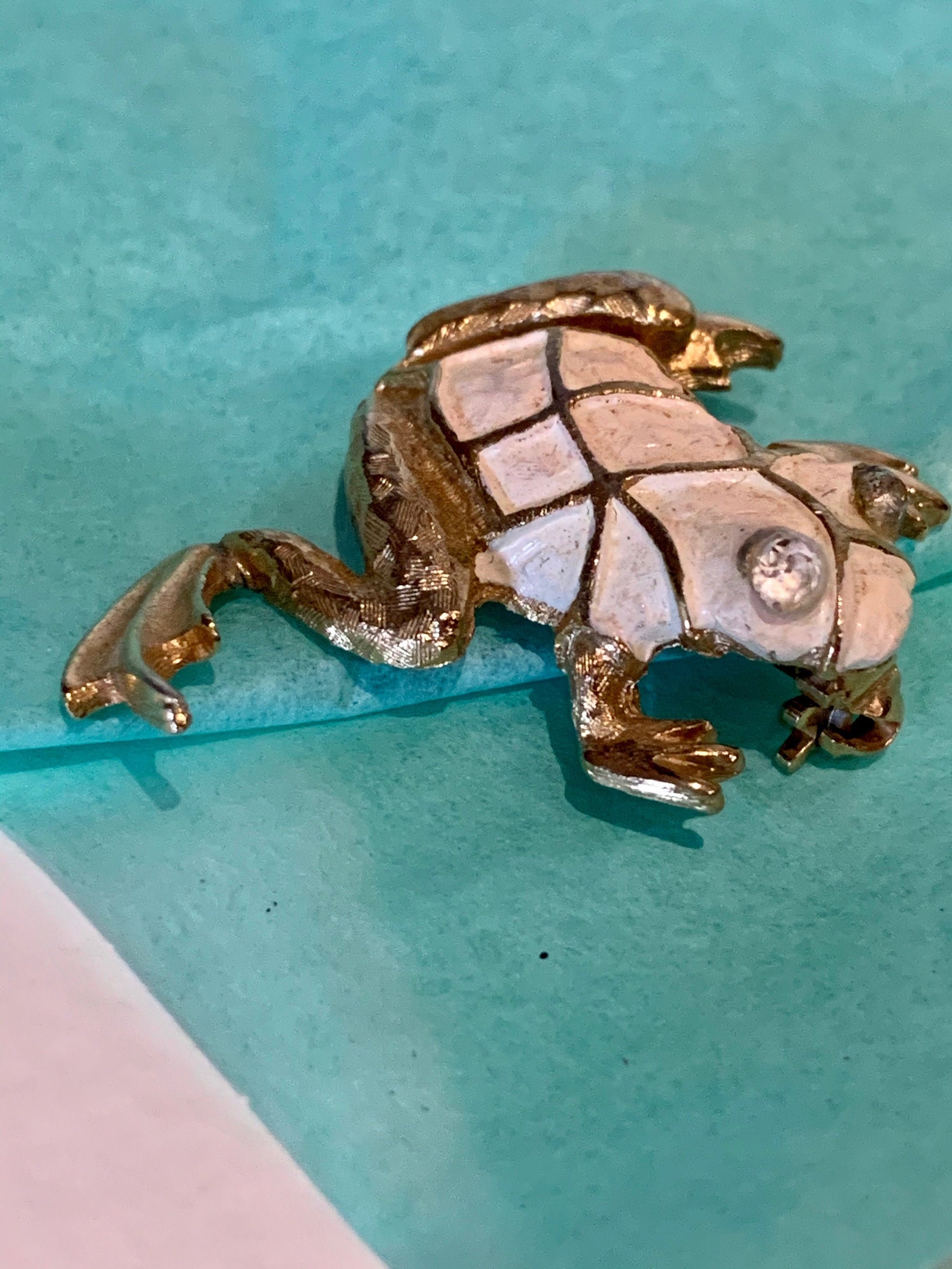 Vintage Frog Pin, Vintage Frog Brooch, Little Frog Pin, Frog Pin, Frog ... Vintage Frog Pin, Vintage Frog Brooch, Little Frog Pin, Frog Pin, Frog ...