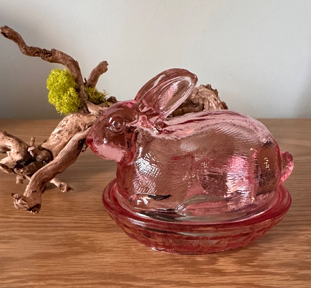LE Smith Pink Contemporary Carnival Glass Covered Bunny Candy Dish ...
