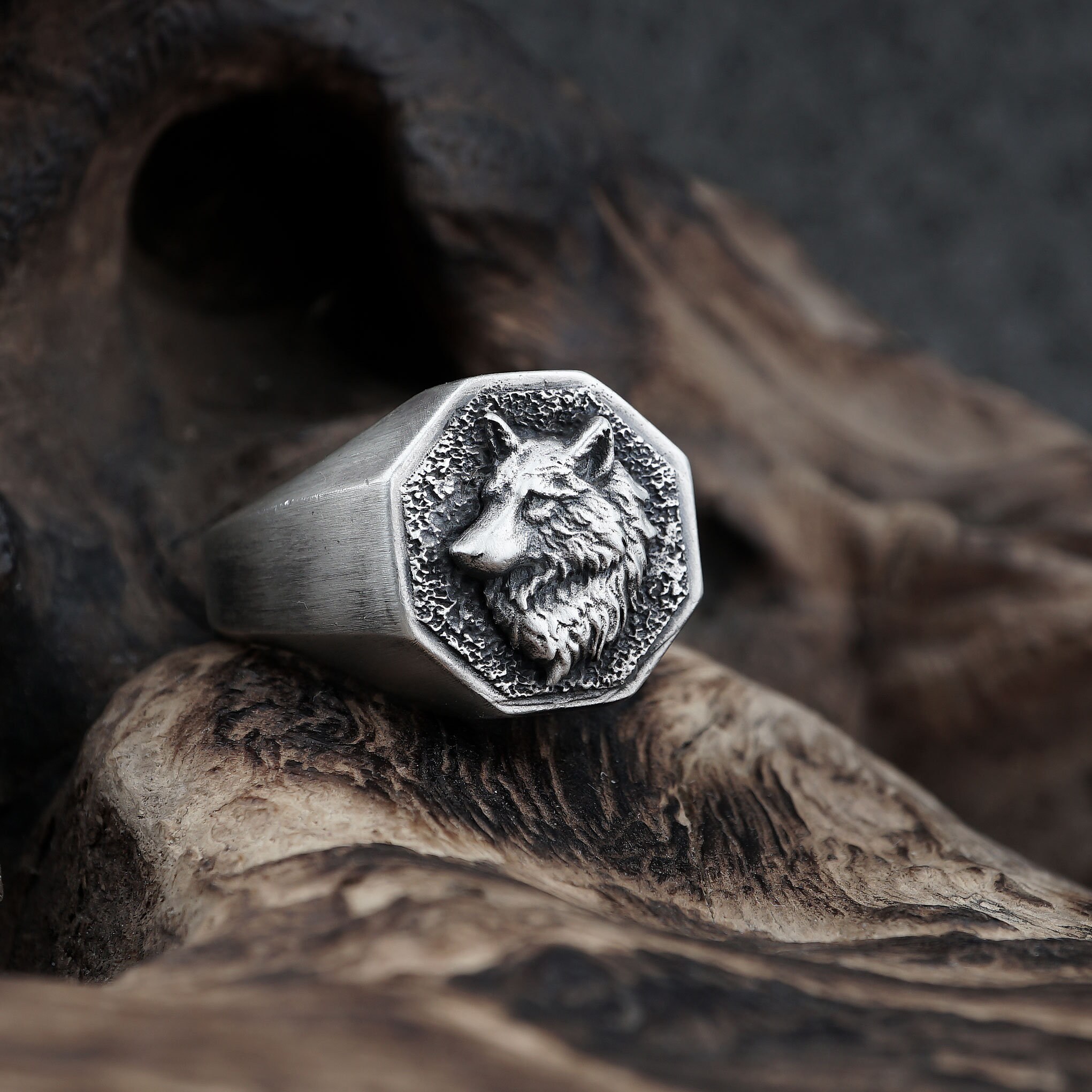 Howling Wolf Ring