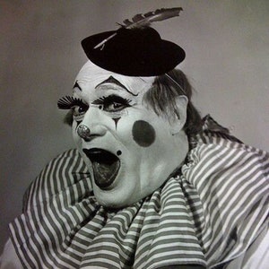 Scary Clown Weird Circus Clown Spooky Creepy Scary Vintage Halloween ...