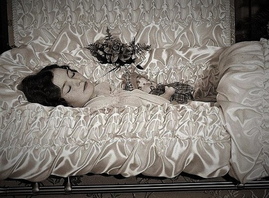 Post Mortem Death Casket Vintage Photo Dead Girl Odd Strange Weird ...